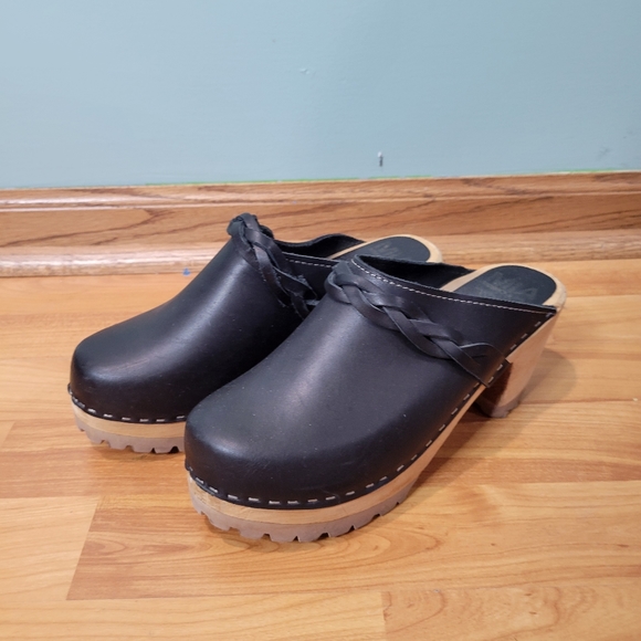 MIA | Shoes | Mia Amsterdam Elsa Leather Black Wood Clogs Size 38 ...